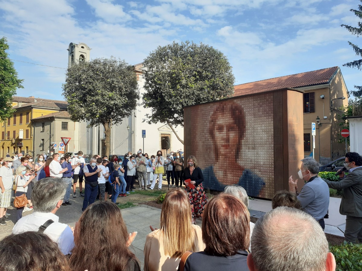 Donne e tessile, Daniela Benedini riannoda il filo della storia recente ...